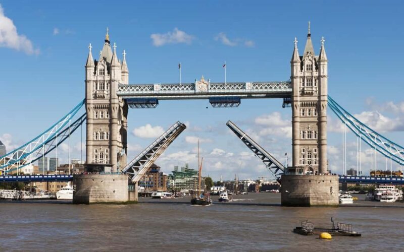 London: History on the banks of the Thames Walking Tour - Key Points