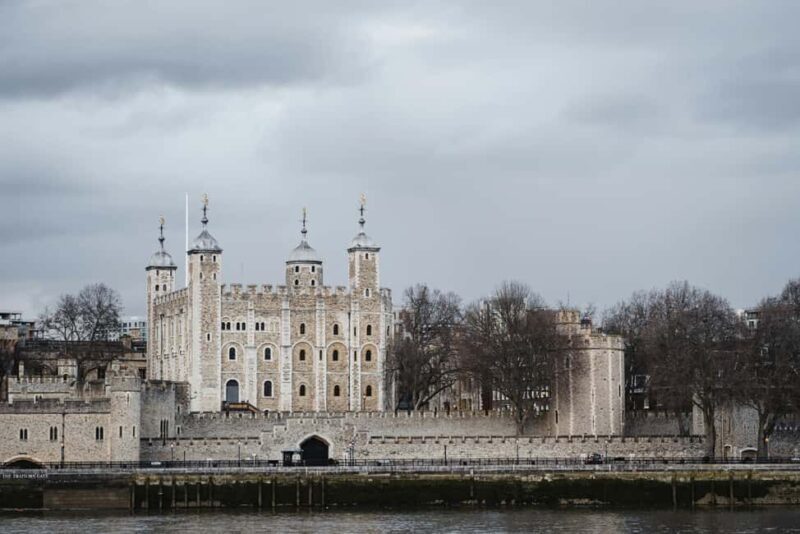 London: History on the banks of the Thames Walking Tour - An overview of what the tour covers