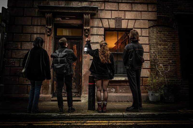 London: Interactive Jack the Ripper Walking Tour - The Guide’s Role