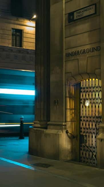 London: Jack the Ripper Tour and Underground Prison in Spanish - Key Points