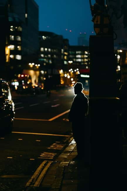 London: Jack the Ripper Tour and Underground Prison in Spanish - The Practical Side