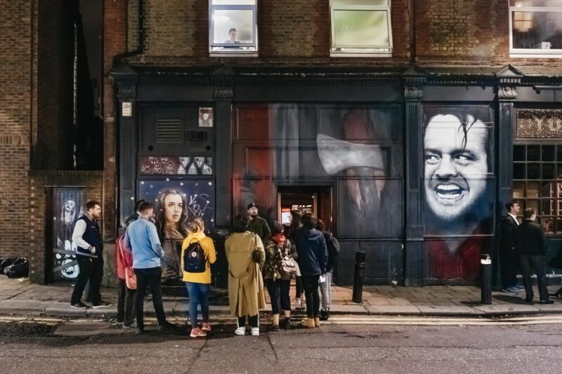 London: Jack the Ripper Tour - The Guide and How It Enhances the Experience