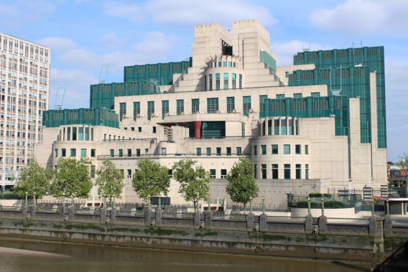 London: James Bond Filming Locations Bus Tour - The Sum Up