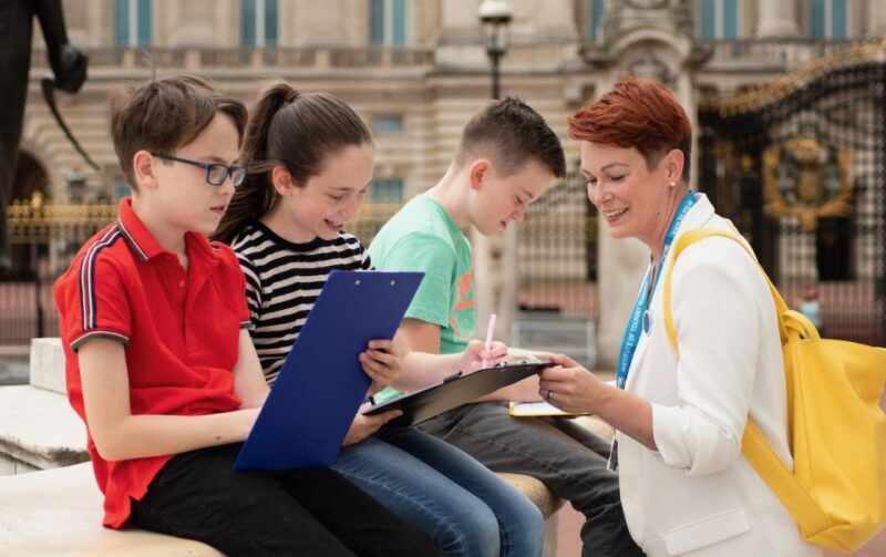 London: Kids Activity Tour in German - Key Points