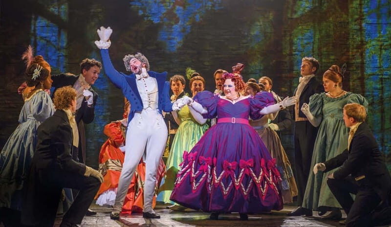 London: Les Misérables and 3-Course Meal & Sparkling Wine - Key Points
