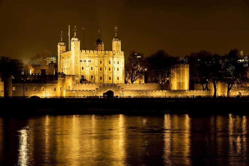 London: Magic, Mystics and Martyrs Walking Tour - Key Points