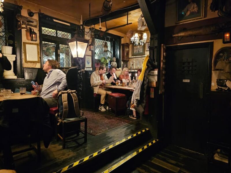 London: Pilgrims and Pirates Historical Pub Tour - Authentic Stories and Hidden Gems