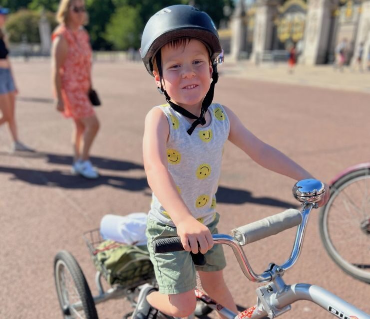 London: Private Family Guided Bike Tour with Childseats - The Street Art Experience