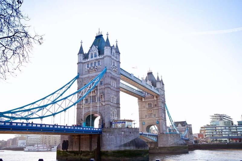 London: Private Panoramic Sightseeing Tour in a Black Taxi - Authentic Experiences and Authenticity