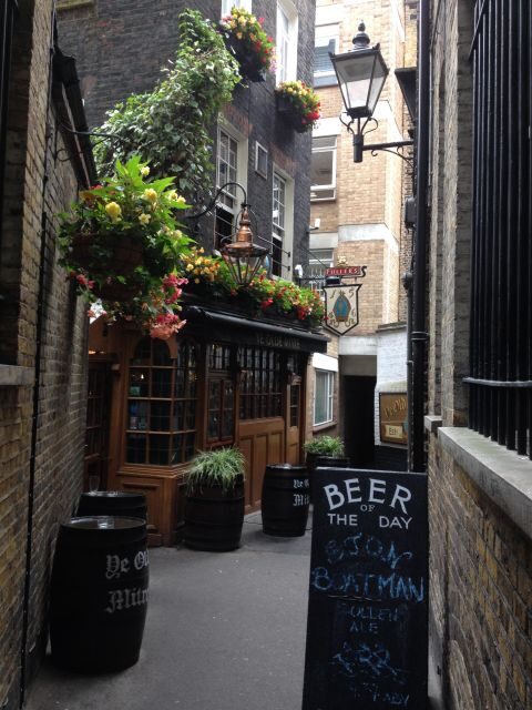 London: Private Tour Of Historic Pubs With A Friendly Guide - Key Points