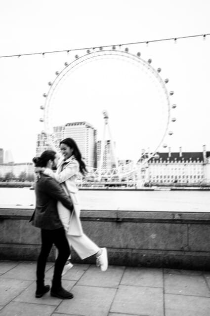 London: Professional Photoshoot to create special moments - Key Points