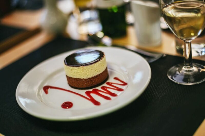 London: River Thames Dinner Cruise - An in-Depth Look at the London River Thames Dinner Cruise