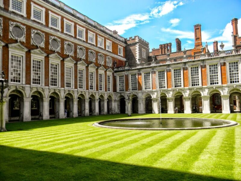 London: Royal Hampton Court Guided Tour with Afternoon Tea - What to Expect from the Tour