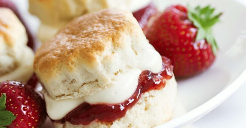 London: Royal Hampton Court Guided Tour with Afternoon Tea - The Itinerary in Detail