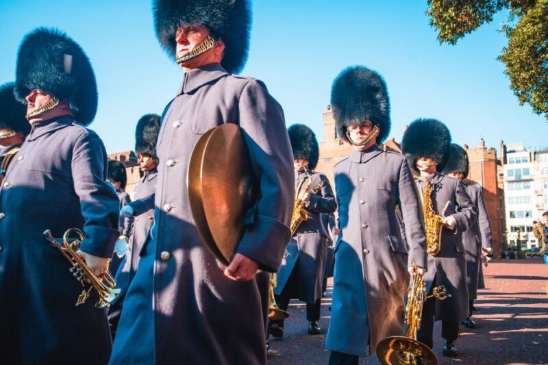 London: Royalty Walking Tour with Changing of The Guard - An Overview of the Experience