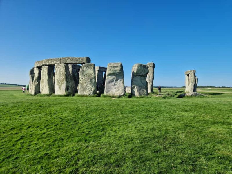 London: Stonehenge and Woodhenge Private Black Cab Tour - Stonehenge: The Heart of the Tour