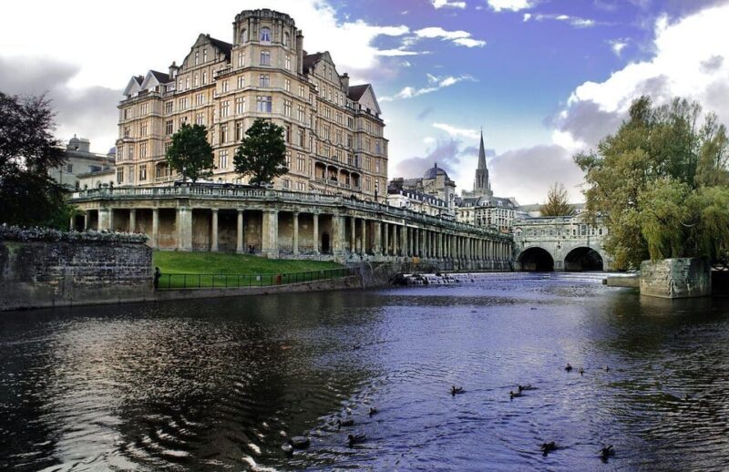 London: Stonehenge & Bath Day Trip with Optional Roman Baths - The Itinerary: From London to Timeless England