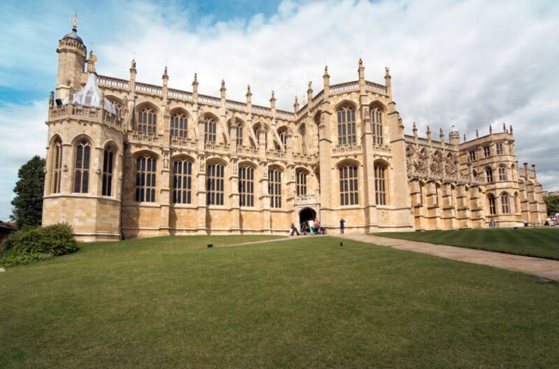 London: Stonehenge, Windsor, and Bath Day Trip by Bus - FAQs