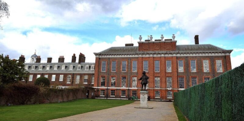 London Taxi 50+ Sights Tour & Kensington Palace Entry - Visiting Kensington Palace
