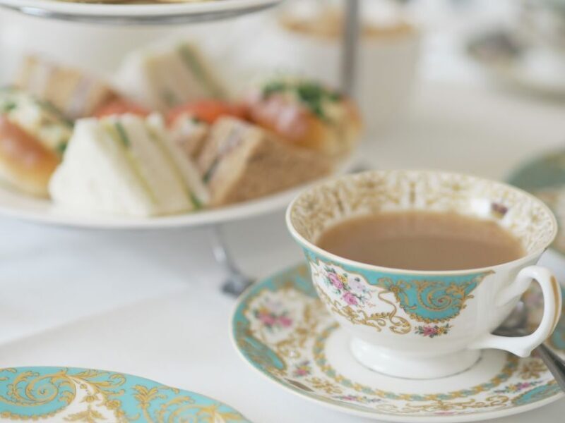 London: Three Palaces Walk & Tea at Kensington Palace - Authentic Experiences Based on Reviews