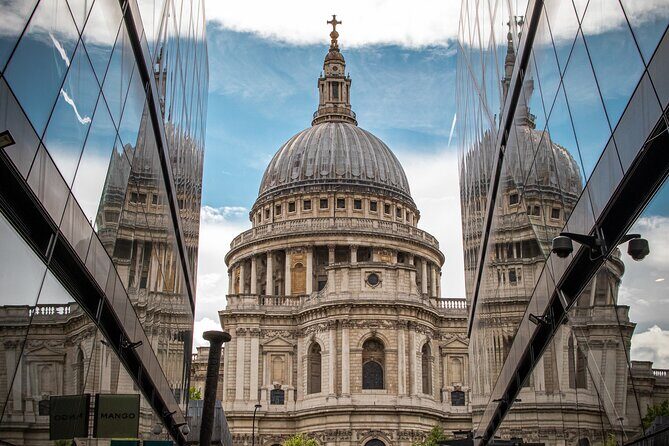 London through the lens: Iconic photo spots, hidden gems & food. - Key Points