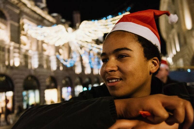 London: Tootbus Christmas Lights Tour incl walking tours - The Experience Begins: Set out on a Festive Journey