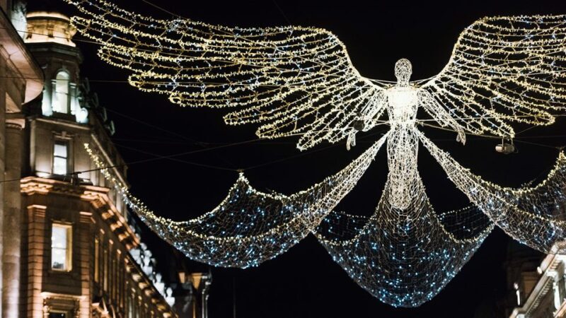 London: Tootbus Christmas Lights Tour incl walking tours - The Practical Aspects: Price, Timing, and Accessibility
