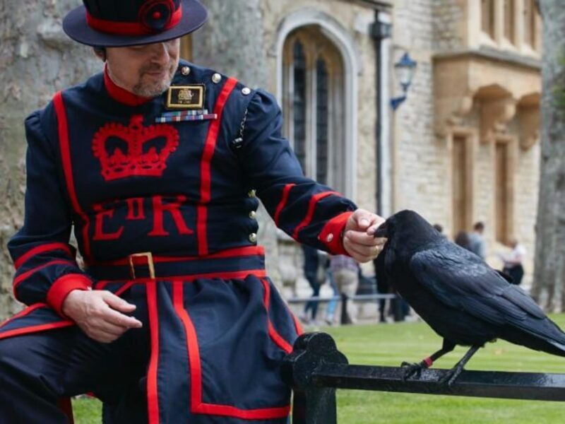 London: Top 30 Sights Walking Tour and Tower of London Entry - A Closer Look at the Tour Experience