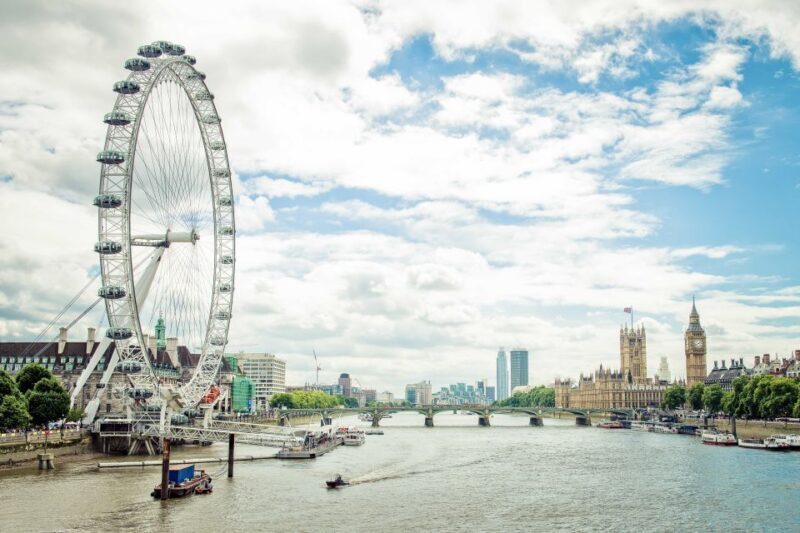 London: Top 30 Sights Walking Tour & St Pauls Cathedral - A Closer Look at the Highlights and Challenges