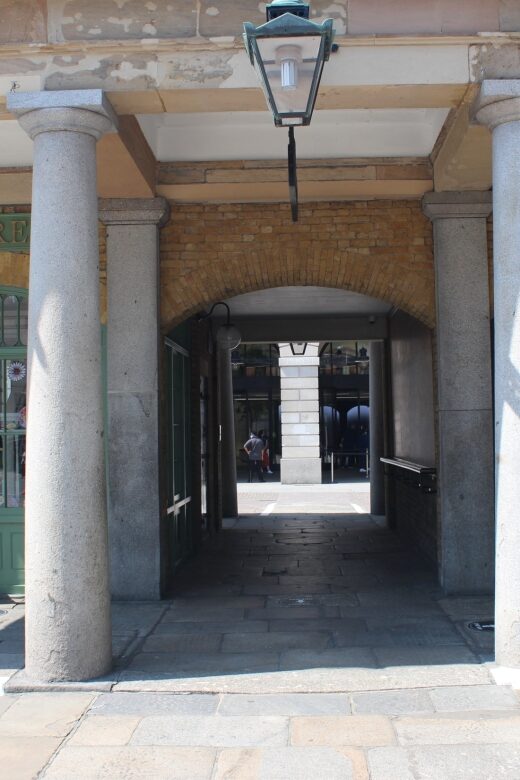 London: Tour of Classic Rom Com Locations - The Guide & Authenticity