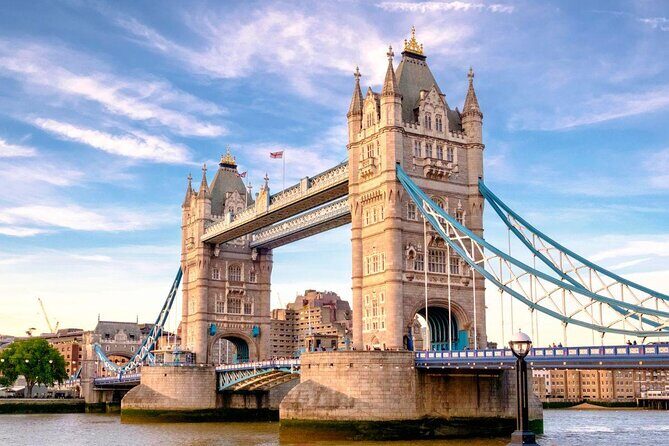 London Tower Bridge PRIVATE professional photoshoot - 120min - Key Points