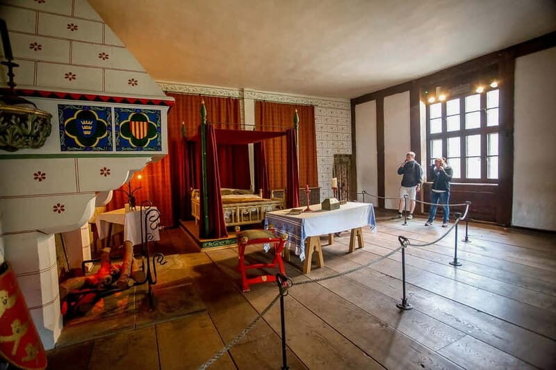 London: Tower of London and Crown Jewels Exhibition Ticket - Practical Details and Visitor Tips