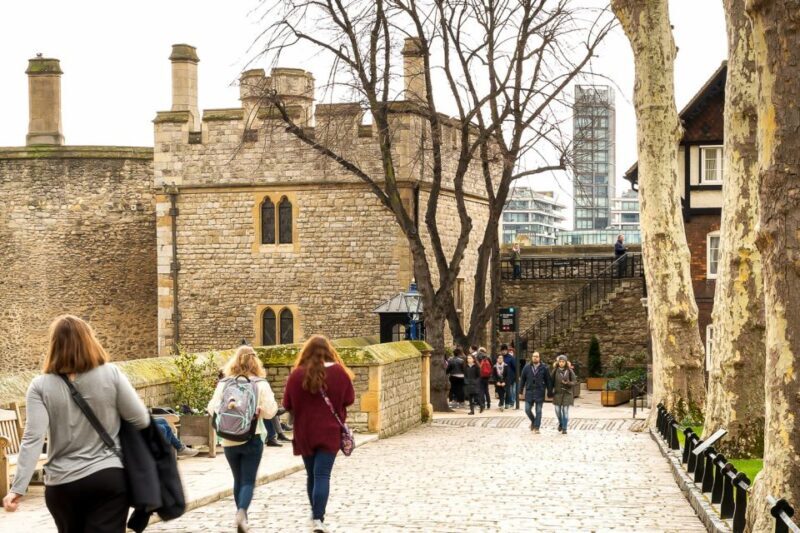London: Tower of London and Crown Jewels Exhibition Ticket - Who Will Love This Tour?