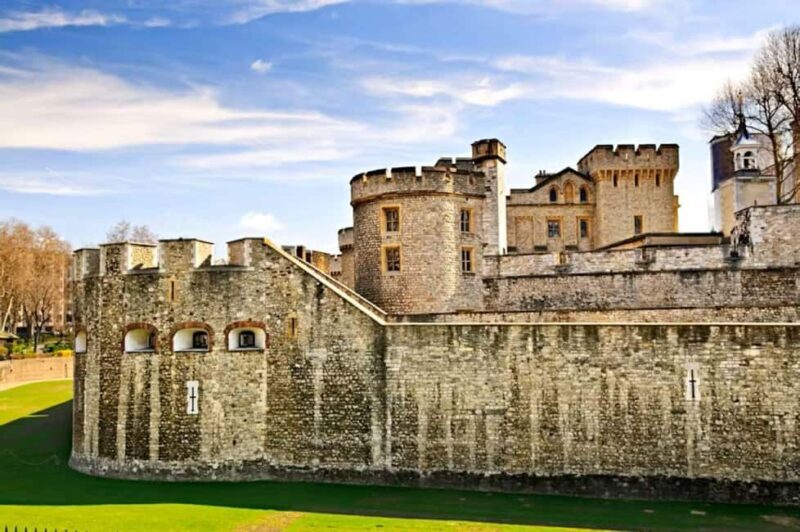 London: Tower of London and Crown Jewels Private Guided Tour - Value and Practical Considerations
