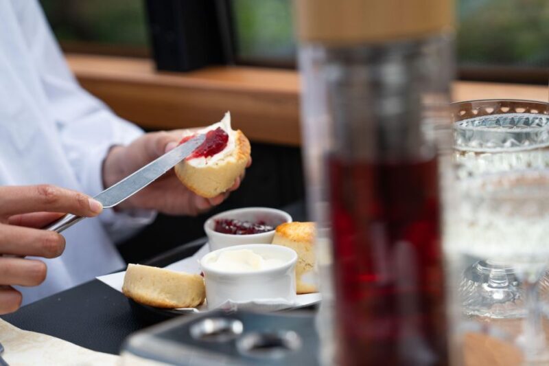 London: Traditional Afternoon Tea Tour in a Luxury Coach - The Experience in Detail