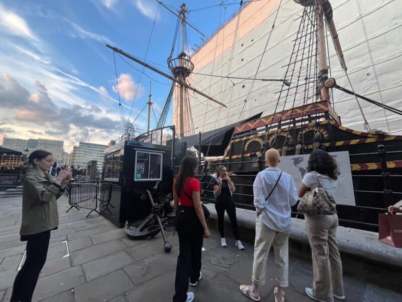 London: Twilight Walking Tour of Legends and Landmarks - Key Points