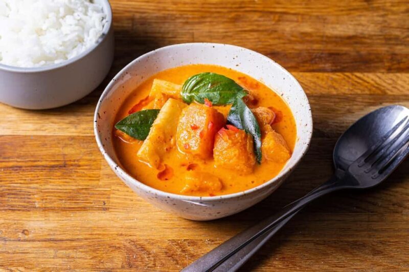 London: Vegetarian Thai Cooking Class with Wine - What’s Included in the Cooking Experience?