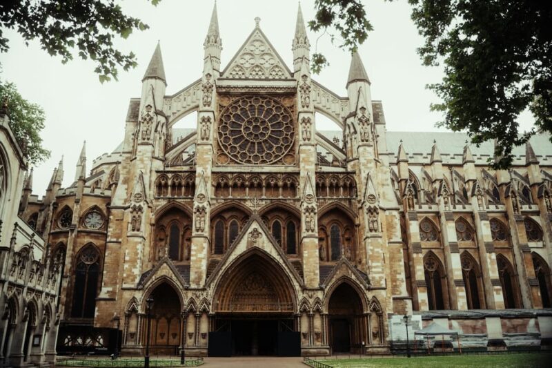 London: Westminster Guided Tour with Thames River Cruise - Exploring Westminster: The Heart of London