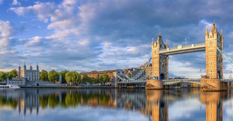 London: Westminster to Tower Bridge River Thames Cruise - An Informative and Entertaining Journey Along the Thames