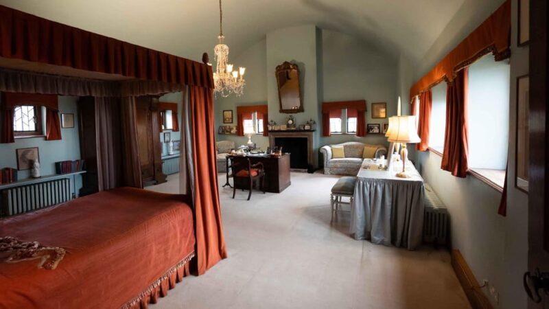 London: Winston Churchill Family Home with Transportation - Key Points