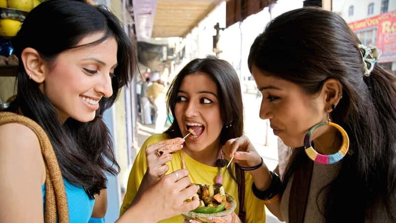 Londons Curry Tasting & Indian Food Tour (Brick Lane) - Exploring Brick Lane’s Iconic Curry House