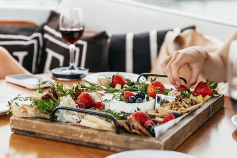 Los Angeles: Luxury Cruise with Wine, Cheese & Sea Lions - Discovering the Marina del Rey Charm