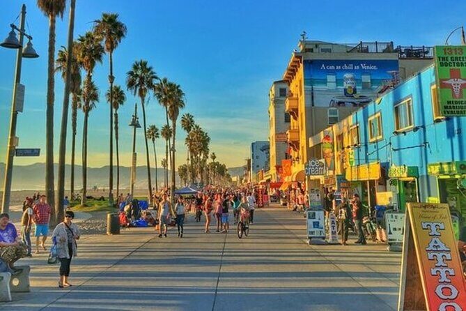Los Angeles Must-See Attractions private Car Tour With A Guide - Art and Fossils: Urban Light and La Brea Tar Pits