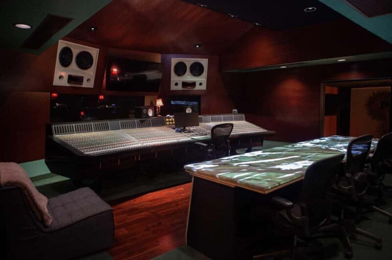 Los Angeles: One On One Recording Studios Tour - An In-Depth Look at the Experience
