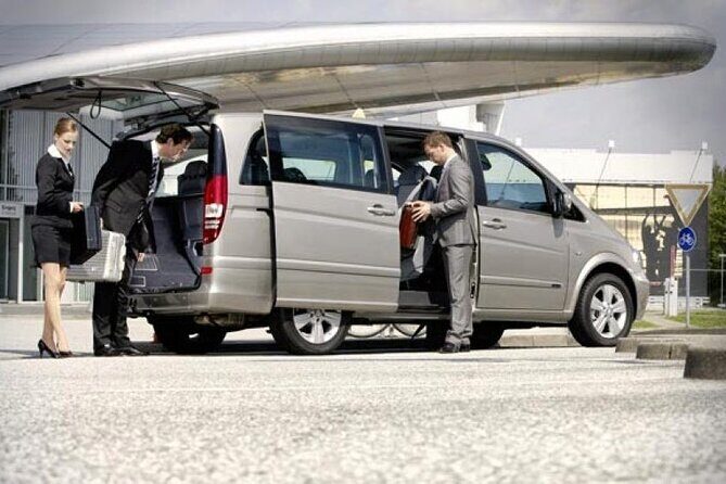 Los Angeles Private Transfer to Corona - The Details: What to Expect on Your Private Transfer