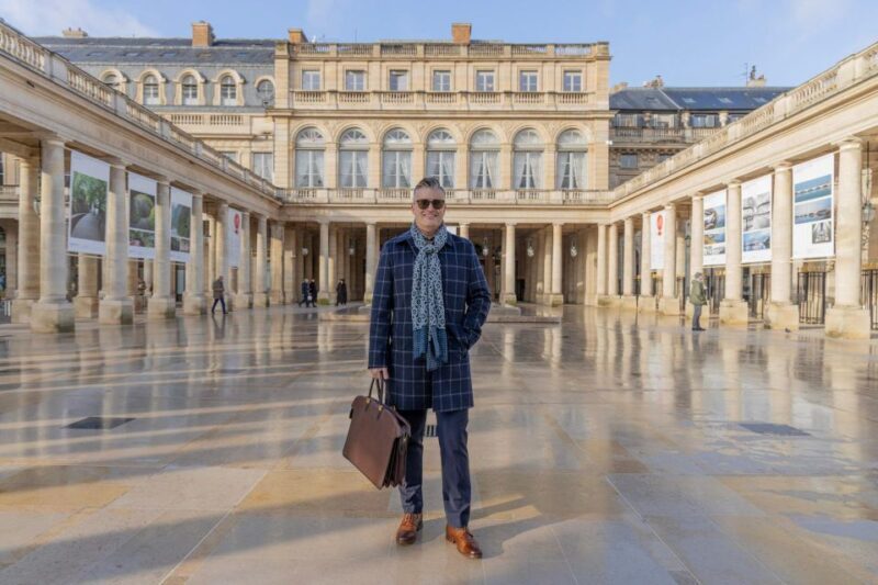 Louvre area photo shoot by Paris photographer - The Value in a Personalized Experience