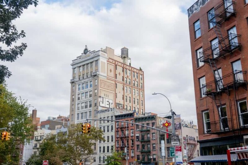 Lower East Side Experience w/ 4 Delis & Synagogue Entry - Key Points