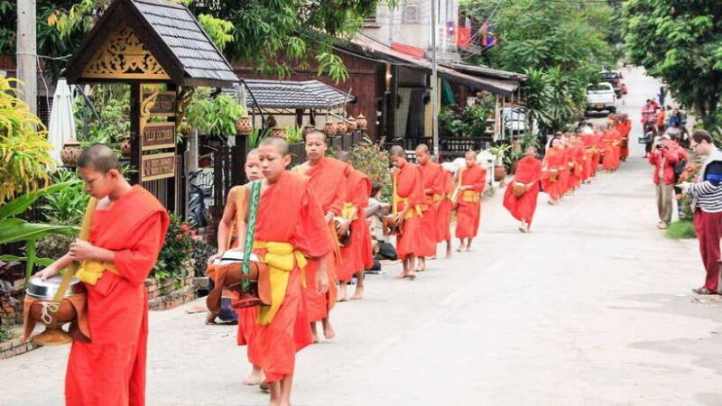 Luang Prabang: Private Must-See Sights and Mount Phousi Tour - A Detailed Look at the Tour Experience