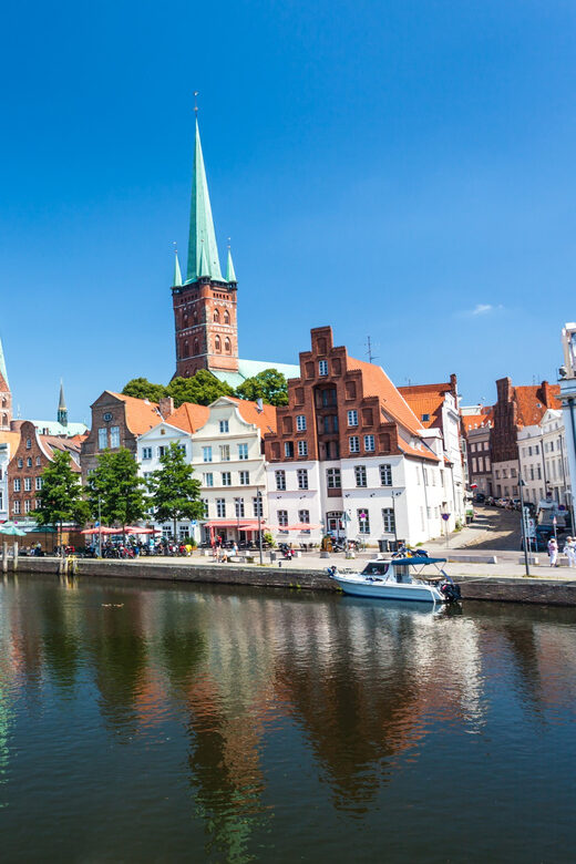 Lübeck: 1-Hour Splash Bus City Tour - Diving Deeper into the Experience