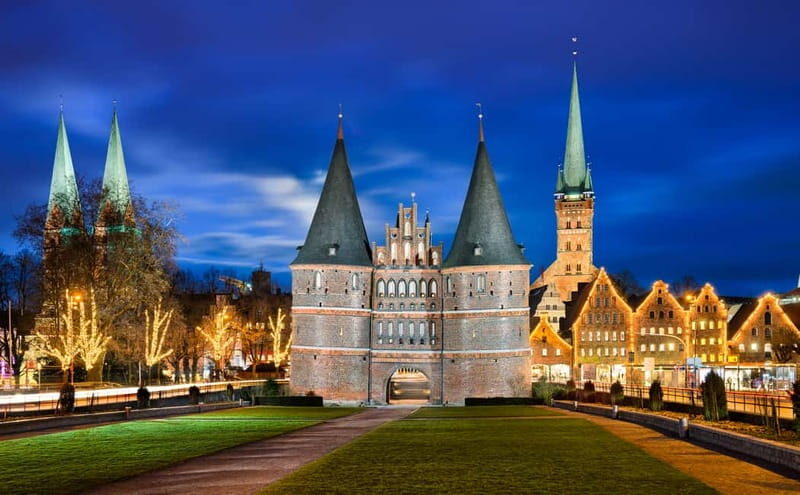 Lübeck: Christmas Market and Historical City Tour - Key Points